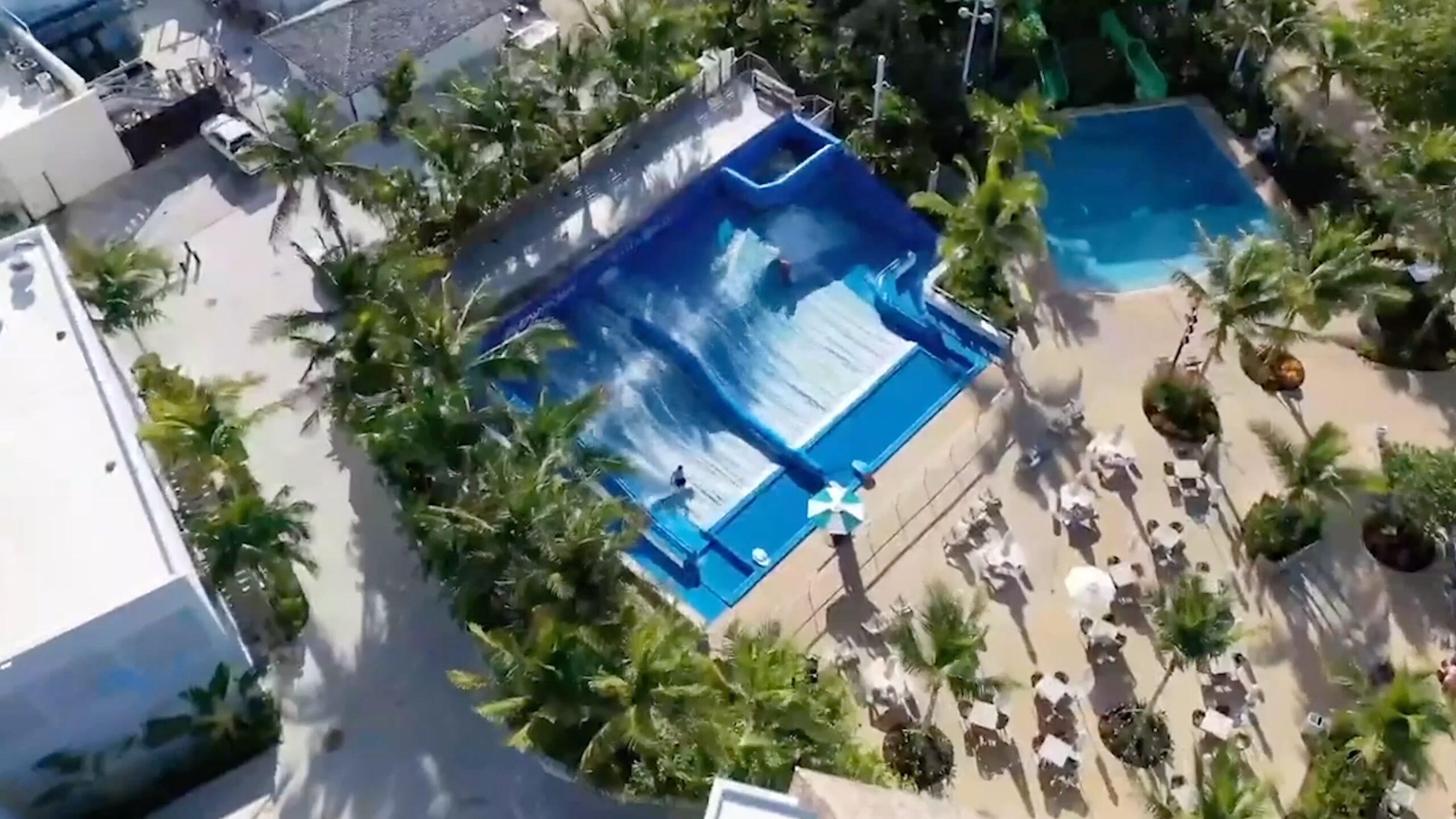 FlowCurl | The Ultimate Surf Machine | Perfect Curling Wave